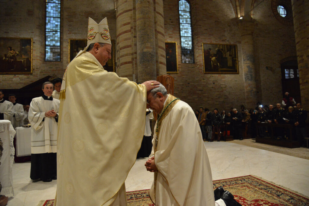 Oscar Cantoni è il nuovo vescovo di Como: i testi del saluto alla città ...