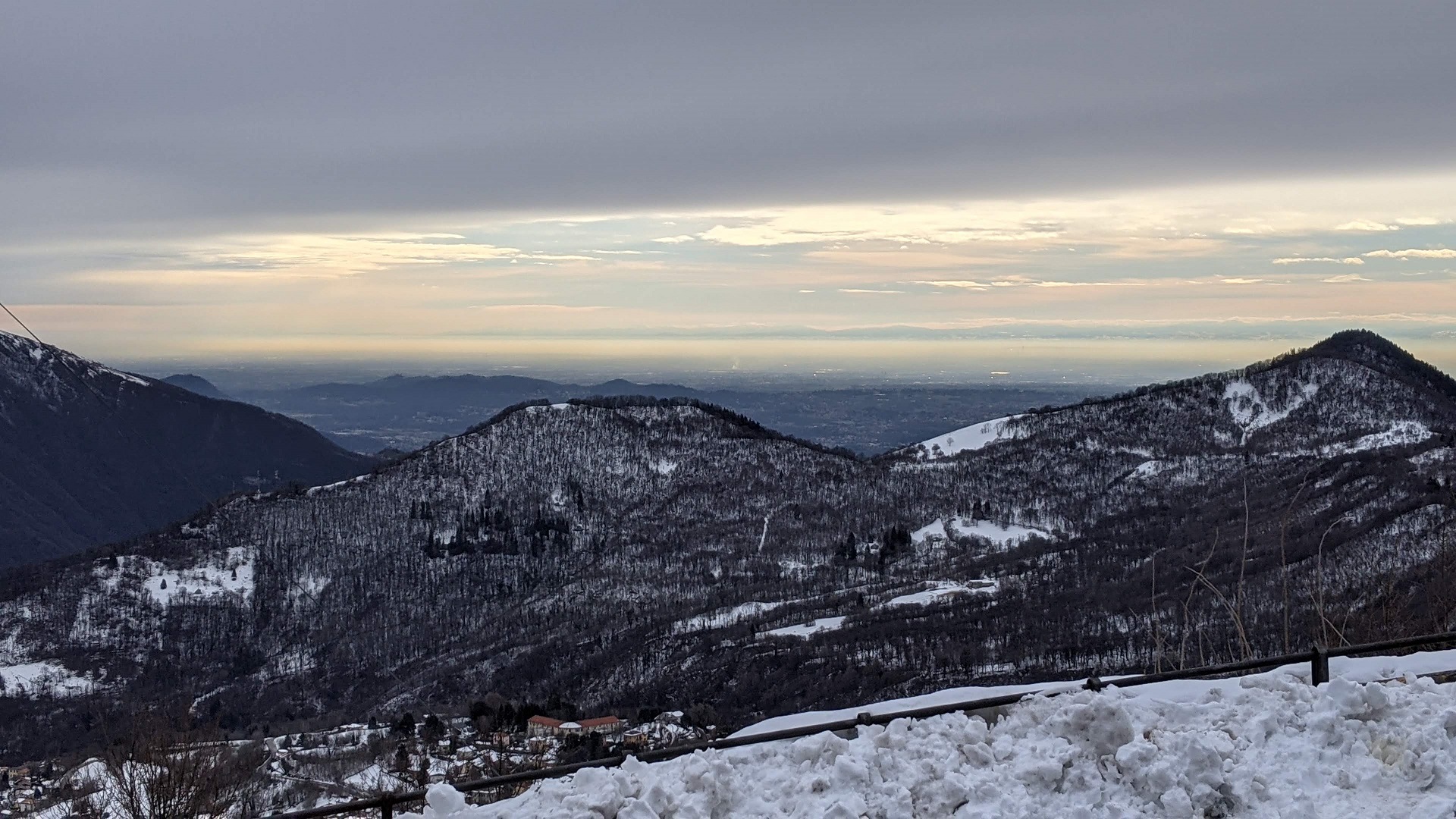 Alla vigilia della zona gialla folla di escursionisti a Sormano ...