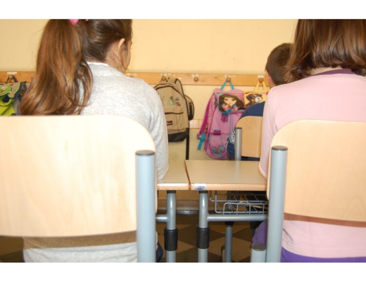 Pantaloncini, gonne corte e top a scuola, stop della preside Archivi ...