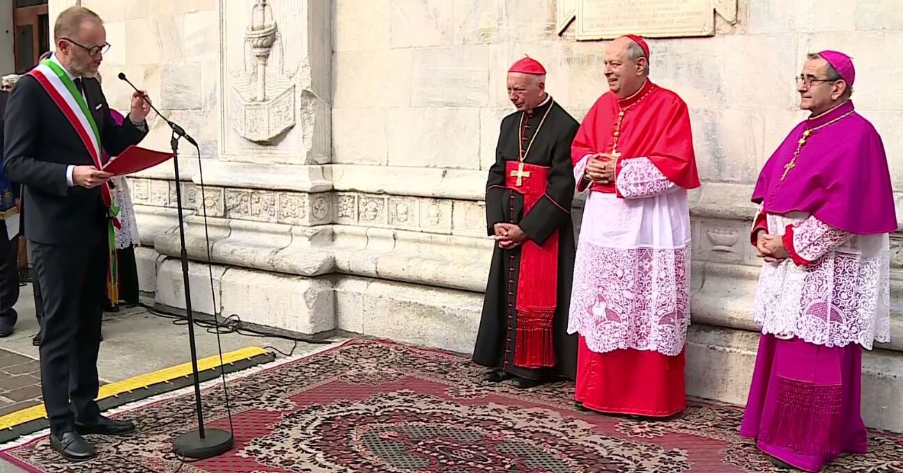 L’abbraccio di Como al cardinale Oscar Cantoni. Duomo gremito per la ...