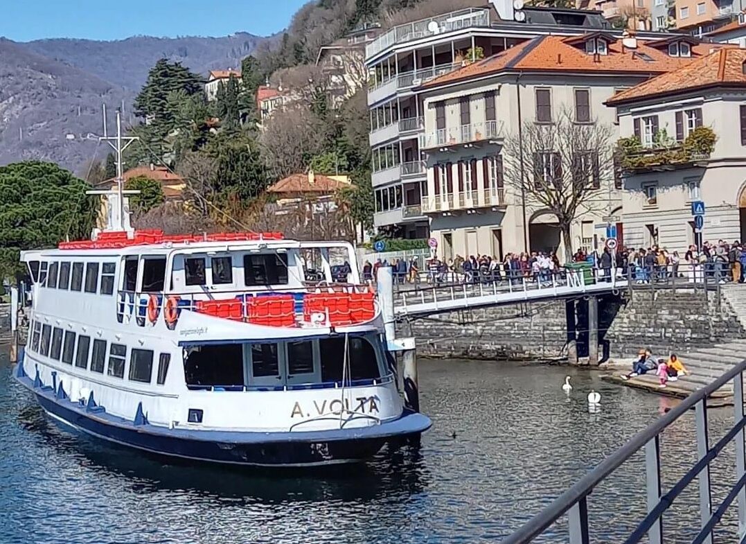 Navigazione Laghi, novità per chi usa i battelli. Biglietto a bordo con ...
