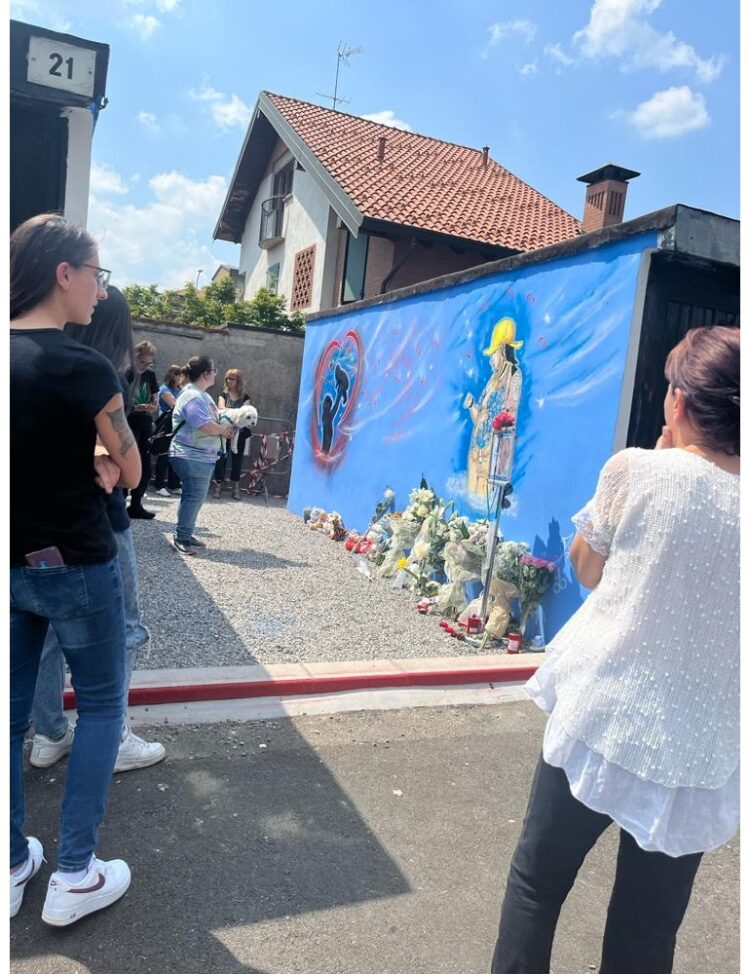 Funerale Giulia, a Senago si prega davanti al suo murales - EspansioneTv