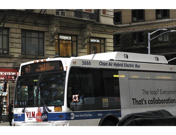 Risarcimento record di 72 milioni a donna investita da bus a Nyc ...