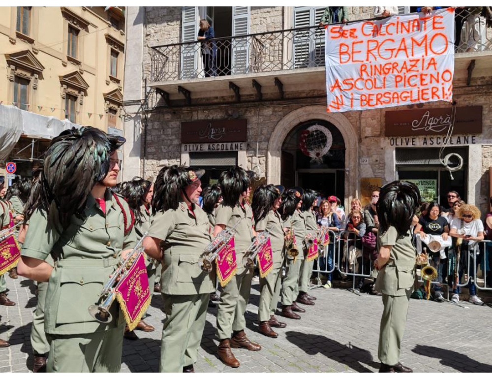 Ascoli fa il pieno di visitatori per il Raduno dei Bersaglieri ...
