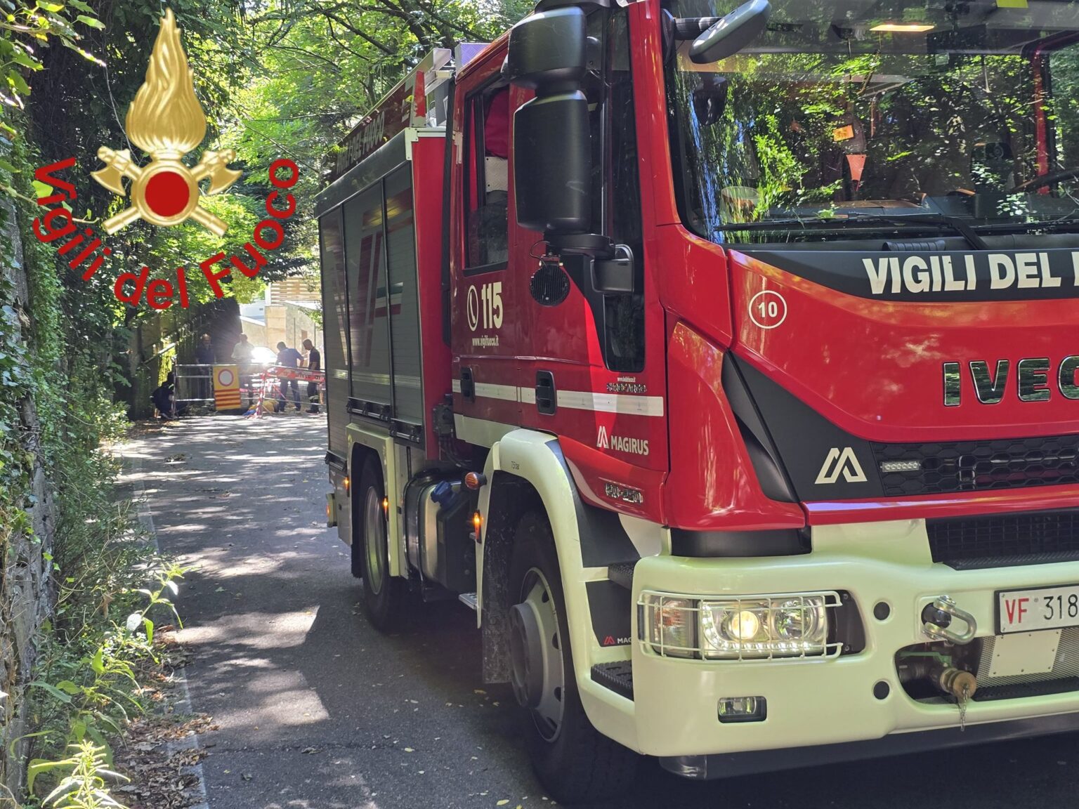 Como, collassa la strada in via Valeria: chiusa temporaneamente la ...