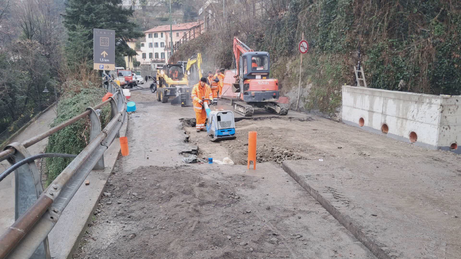 Blevio, pioggia e freddo non frenano le operazioni. Smontato il ponte ...