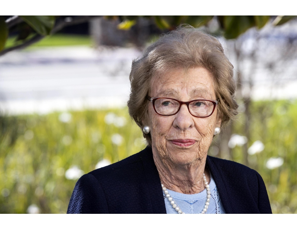 Muore Eva Schloss, sopravvissuta ad Auschwitz, sorellastra di Anna ...