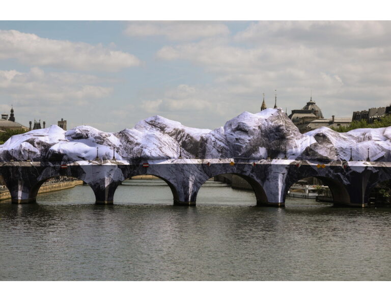 Il Pont Neuf trasformato in una grotta gonfiabile Archivi - EspansioneTv